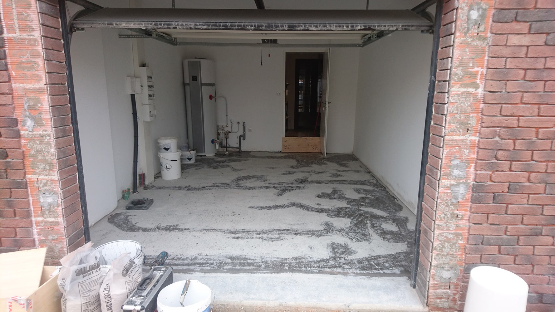 Sol en résine pour garage : notre guide pour réussir votre projet